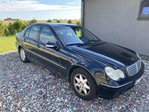 Black Mercedes-Benz C 200 2001 in Klaipeda, with an engine capacity of 2.15 L and mileage of 305 thousand km for 999 €, photo  on AUTOMOTO.COM.LV