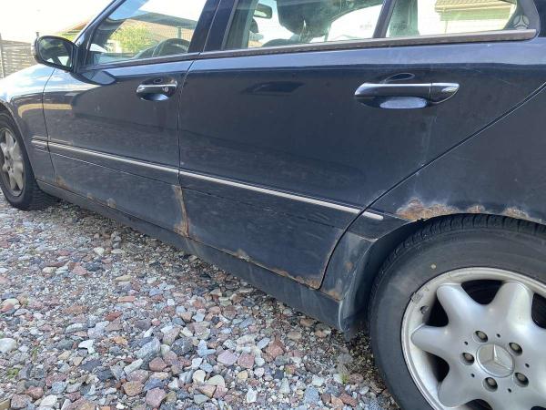 Melns Mercedes-Benz C 200 2001 Klaipėda, ar dzinēja tilpumu 2.15 L un nobraukumu 305 tūkst. km par 999 €, foto 8 vietnē AUTOMOTO.COM.LV
