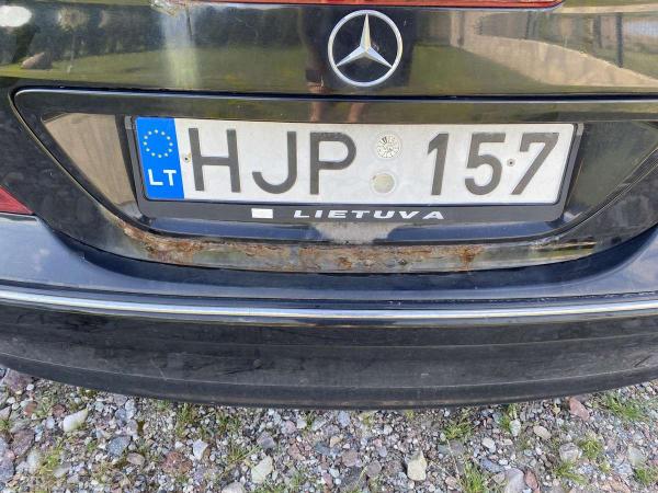 Melns Mercedes-Benz C 200 2001 Klaipėda, ar dzinēja tilpumu 2.15 L un nobraukumu 305 tūkst. km par 999 €, foto 9 vietnē AUTOMOTO.COM.LV