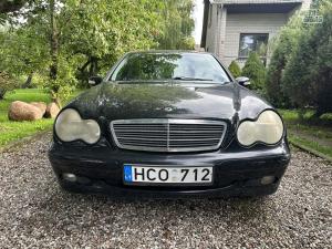Melns Mercedes-Benz C 200 2001 Klaipėda, ar dzinēja tilpumu 2.20 L un nobraukumu 268 tūkst. km par 650 €, foto  vietnē AUTOMOTO.COM.LV