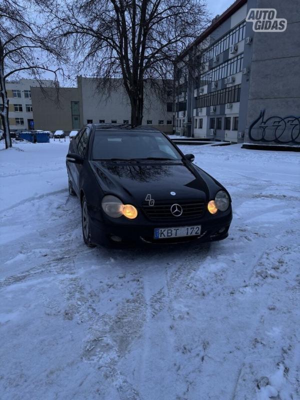 Melns Mercedes-Benz C 200 2004 Alīta, ar dzinēja tilpumu 2.10 L un nobraukumu 283 tūkst. km par 1500 €, foto 2 vietnē AUTOMOTO.COM.LV
