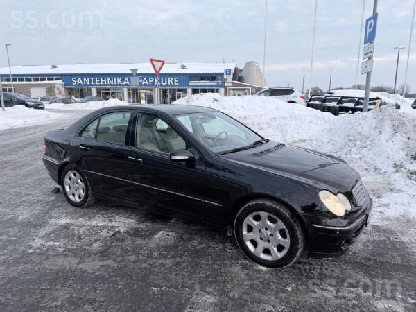 Melns Mercedes-Benz C 200 2005 Rīga, ar dzinēja tilpumu 1.80 L un nobraukumu 335 tūkst. km par 1900 €, foto 3 vietnē AUTOMOTO.COM.LV