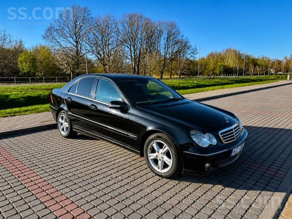 Melns Mercedes-Benz C 200 2005 Ventspils, ar dzinēja tilpumu 2.20 L un nobraukumu 346 tūkst. km par 3400 €, foto 2 vietnē AUTOMOTO.COM.LV