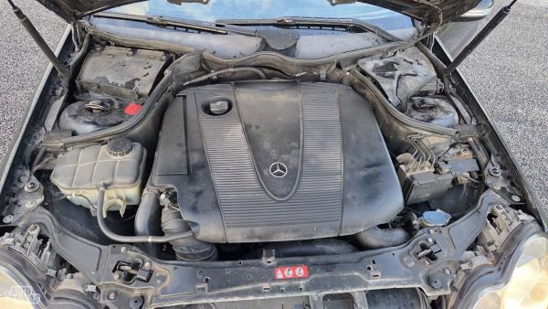 Black Mercedes-Benz C 200 2005 in Kupiskis, with an engine capacity of 2.10 L and mileage of 449 thousand km for 1800 €, photo 3 on AUTOMOTO.COM.LV