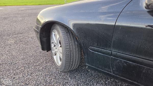 Black Mercedes-Benz C 200 2005 in Kupiskis, with an engine capacity of 2.10 L and mileage of 449 thousand km for 1800 €, photo 9 on AUTOMOTO.COM.LV