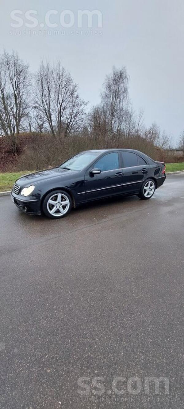 Black Mercedes-Benz C 200 2006 in Daugavpils, with an engine capacity of 2.00 L and mileage of 335 thousand km for 2800 €, photo 1 on AUTOMOTO.COM.LV