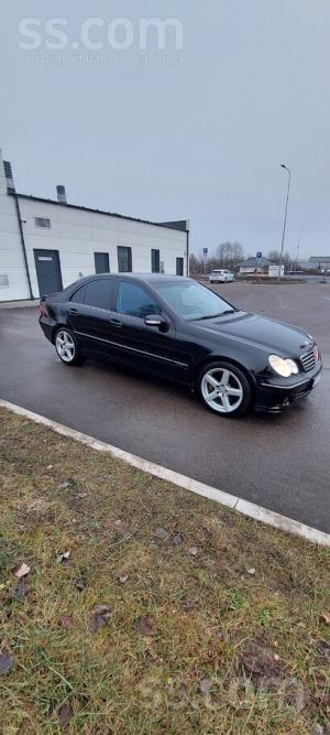 Melns Mercedes-Benz C 200 2006 Daugavpils, ar dzinēja tilpumu 2.00 L un nobraukumu 335 tūkst. km par 2800 €, foto 3 vietnē AUTOMOTO.COM.LV
