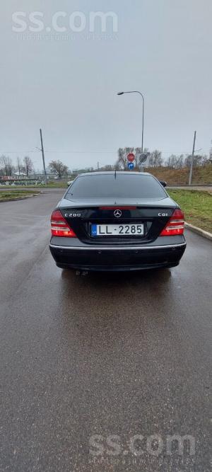 Melns Mercedes-Benz C 200 2006 Daugavpils, ar dzinēja tilpumu 2.00 L un nobraukumu 335 tūkst. km par 2800 €, foto 4 vietnē AUTOMOTO.COM.LV