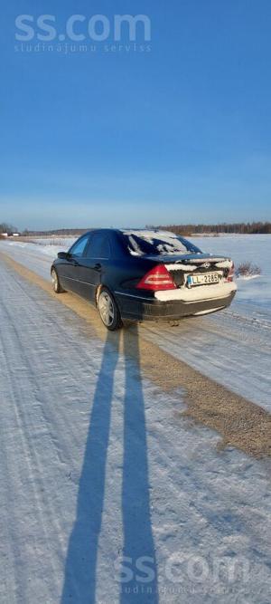Black Mercedes-Benz C 200 2006 in Daugavpils, with an engine capacity of 2.00 L and mileage of 0 thousand km for 2700 €, photo 3 on AUTOMOTO.COM.LV