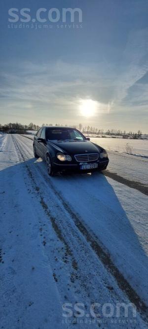 Black Mercedes-Benz C 200 2006 in Daugavpils, with an engine capacity of 2.00 L and mileage of 0 thousand km for 2700 €, photo 4 on AUTOMOTO.COM.LV