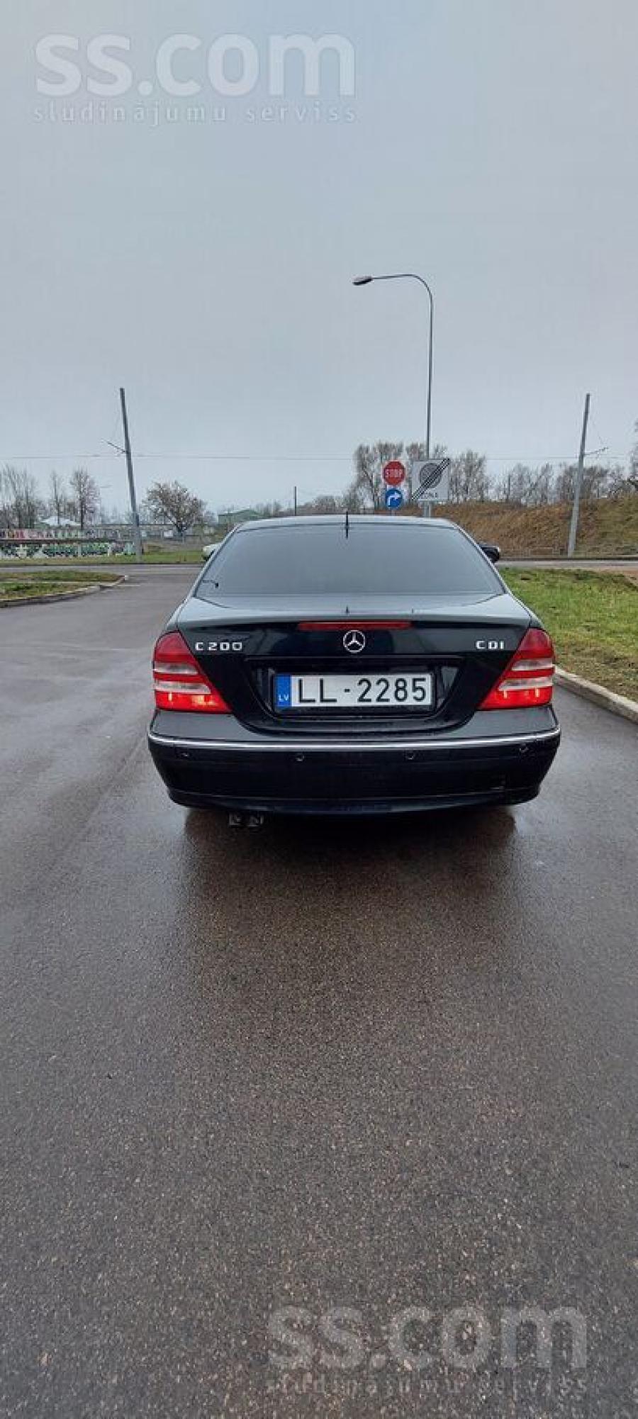 Black Mercedes-Benz C 200 2006 in Daugavpils, with an engine capacity of 2.00 L and mileage of 0 thousand km for 2700 €, photo 13 on AUTOMOTO.COM.LV