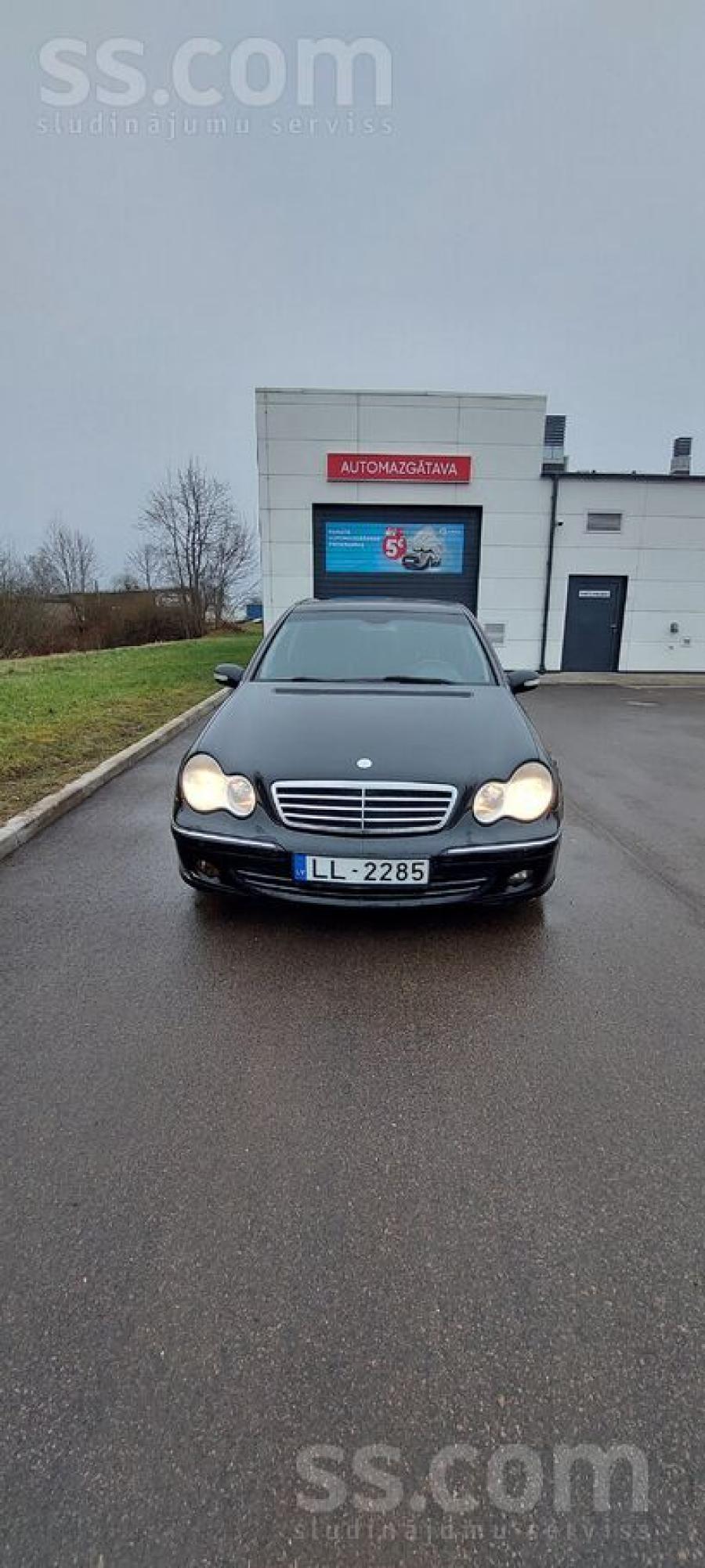 Black Mercedes-Benz C 200 2006 in Daugavpils, with an engine capacity of 2.00 L and mileage of 0 thousand km for 2700 €, photo 14 on AUTOMOTO.COM.LV