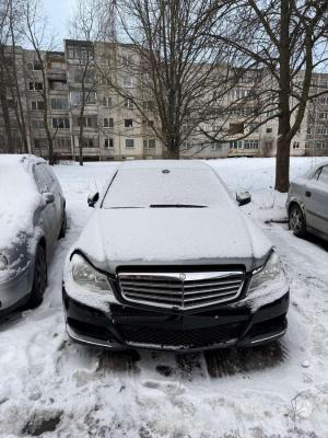 Melns Mercedes-Benz C 200 2007 Kauņa, ar dzinēja tilpumu 2.00 L un nobraukumu 132 tūkst. km par 2900 €, foto 2 vietnē AUTOMOTO.COM.LV