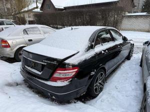 Melns Mercedes-Benz C 200 2007 Kauņa, ar dzinēja tilpumu 2.00 L un nobraukumu 132 tūkst. km par 2900 €, foto 3 vietnē AUTOMOTO.COM.LV