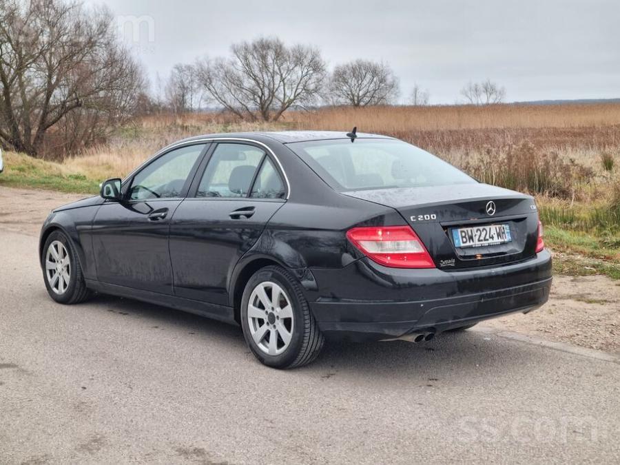 Black Mercedes-Benz C 200 2007 in Liepaja, with an engine capacity of 2.10 L and mileage of 265 thousand km for 3200 €, photo 3 on AUTOMOTO.COM.LV