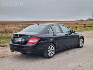 Black Mercedes-Benz C 200 2007 in Liepaja, with an engine capacity of 2.10 L and mileage of 265 thousand km for 3200 €, photo 4 on AUTOMOTO.COM.LV