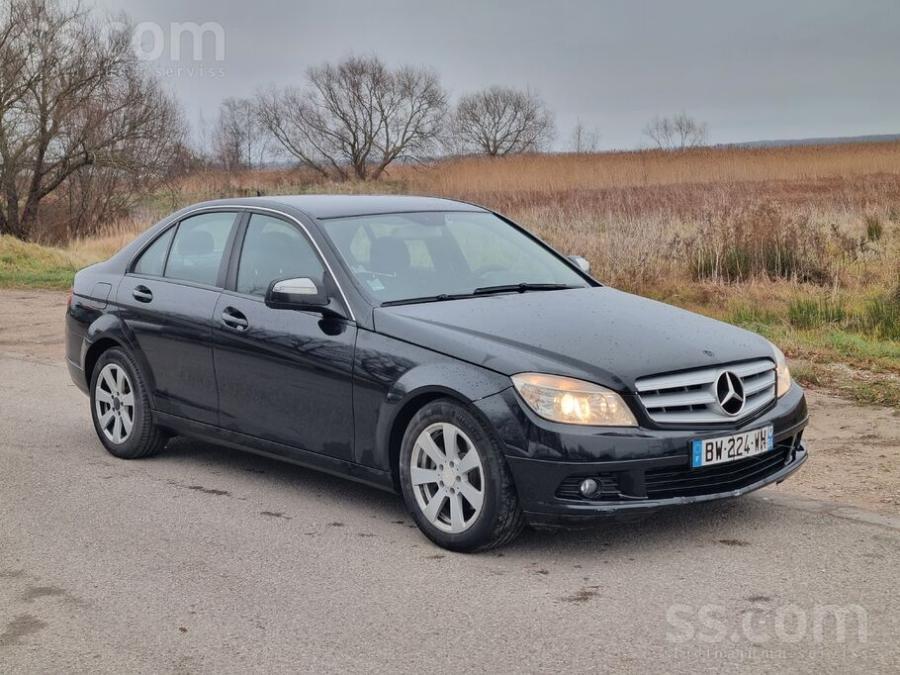 Black Mercedes-Benz C 200 2007 in Liepaja, with an engine capacity of 2.10 L and mileage of 265 thousand km for 3200 €, photo 5 on AUTOMOTO.COM.LV