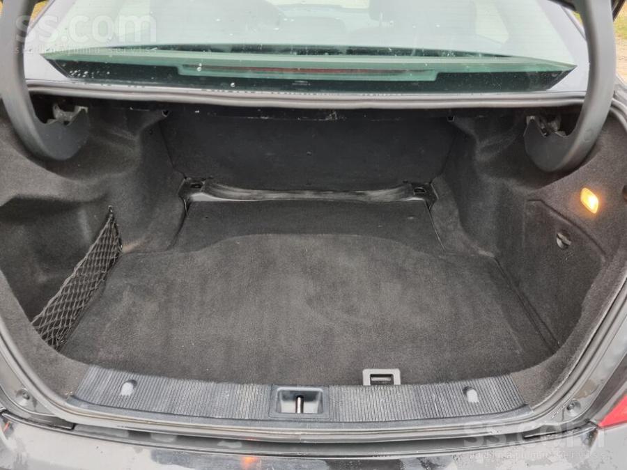 Black Mercedes-Benz C 200 2007 in Liepaja, with an engine capacity of 2.10 L and mileage of 265 thousand km for 3200 €, photo 9 on AUTOMOTO.COM.LV