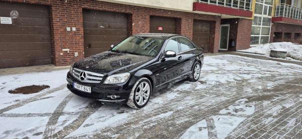 Black Mercedes-Benz C 200 2008 in Vilnius, with an engine capacity of 2.20 L and mileage of 167 thousand km for 5100 €, photo 3 on AUTOMOTO.COM.LV