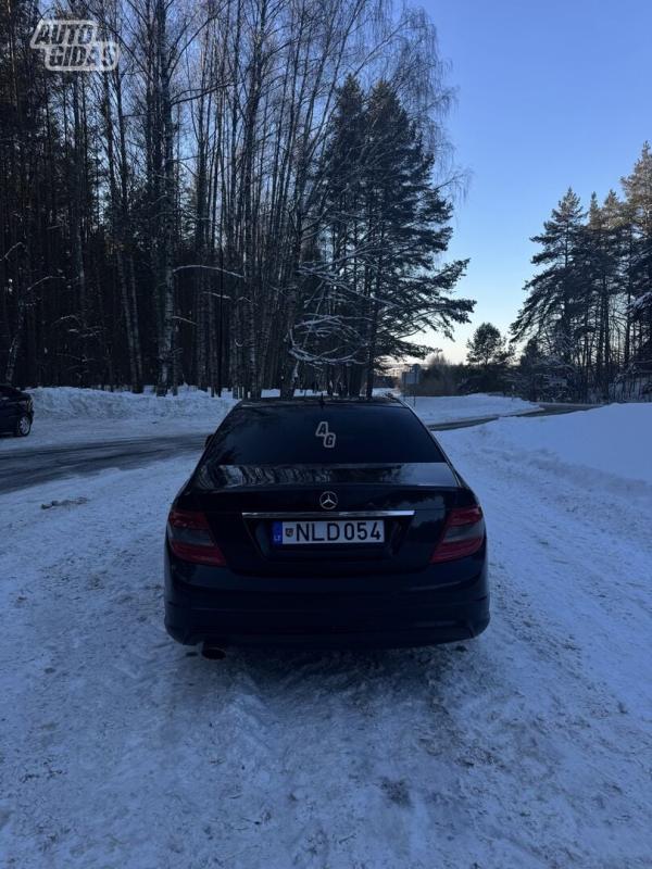 Black Mercedes-Benz C 200 2008 in Anyksciai, with an engine capacity of 2.10 L and mileage of 288 thousand km for 4500 €, photo 6 on AUTOMOTO.COM.LV