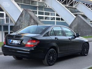 Black Mercedes-Benz C 200 2008 in Vilnius, with an engine capacity of 2.10 L and mileage of 700 thousand km for 2650 €, photo 4 on AUTOMOTO.COM.LV