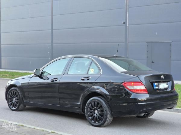 Melns Mercedes-Benz C 200 2008 Viļņa, ar dzinēja tilpumu 2.10 L un nobraukumu 700 tūkst. km par 2650 €, foto 4 vietnē AUTOMOTO.COM.LV