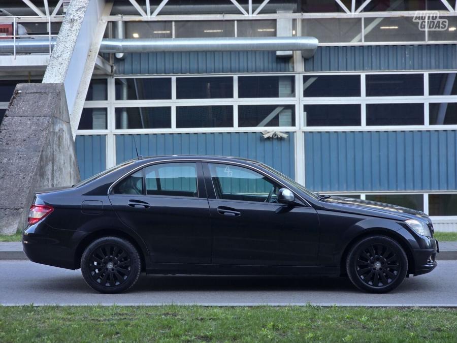 Black Mercedes-Benz C 200 2008 in Vilnius, with an engine capacity of 2.10 L and mileage of 700 thousand km for 2650 €, photo 6 on AUTOMOTO.COM.LV