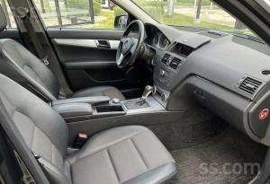 Melns Mercedes-Benz C 200 2008 Rīga, ar dzinēja tilpumu 2.20 L un nobraukumu 328 tūkst. km par 4850 €, foto 12 vietnē AUTOMOTO.COM.LV