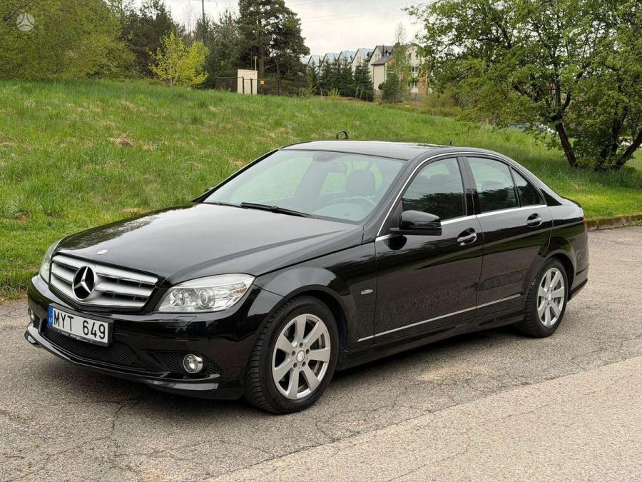 Melns Mercedes-Benz C 200 2008 Šauļi, ar dzinēja tilpumu 1.80 L un nobraukumu 227 tūkst. km par 6400 €, foto 1 vietnē AUTOMOTO.COM.LV
