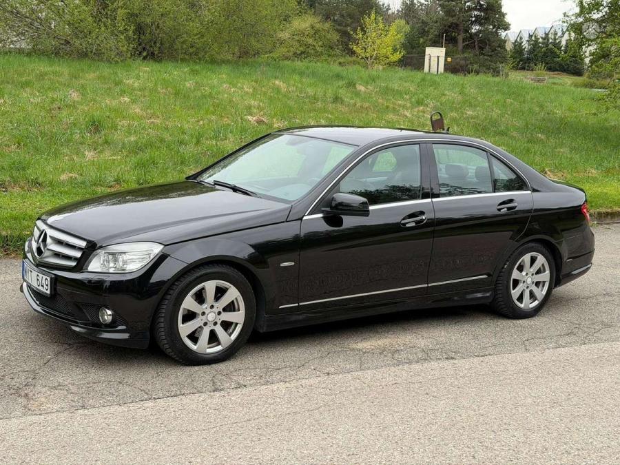 Melns Mercedes-Benz C 200 2008 Šauļi, ar dzinēja tilpumu 1.80 L un nobraukumu 227 tūkst. km par 6400 €, foto 3 vietnē AUTOMOTO.COM.LV