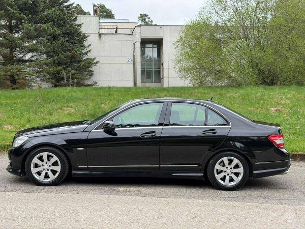 Black Mercedes-Benz C 200 2008 in Siauliai, with an engine capacity of 1.80 L and mileage of 227 thousand km for 6400 €, photo 3 on AUTOMOTO.COM.LV