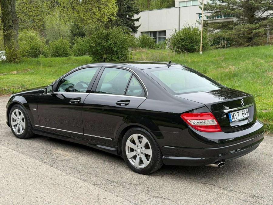 Melns Mercedes-Benz C 200 2008 Šauļi, ar dzinēja tilpumu 1.80 L un nobraukumu 227 tūkst. km par 6400 €, foto 5 vietnē AUTOMOTO.COM.LV
