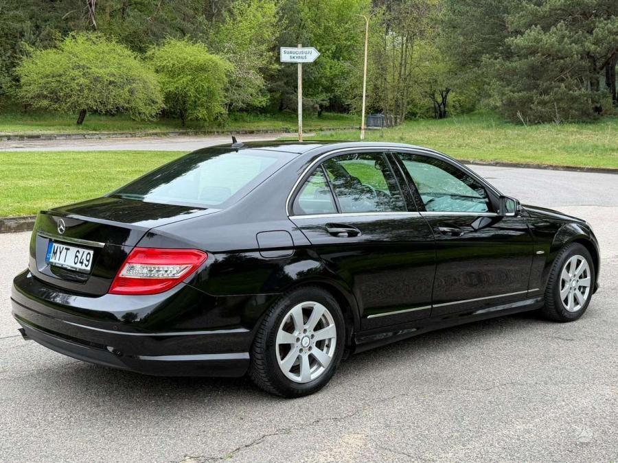 Melns Mercedes-Benz C 200 2008 Šauļi, ar dzinēja tilpumu 1.80 L un nobraukumu 227 tūkst. km par 6400 €, foto 9 vietnē AUTOMOTO.COM.LV