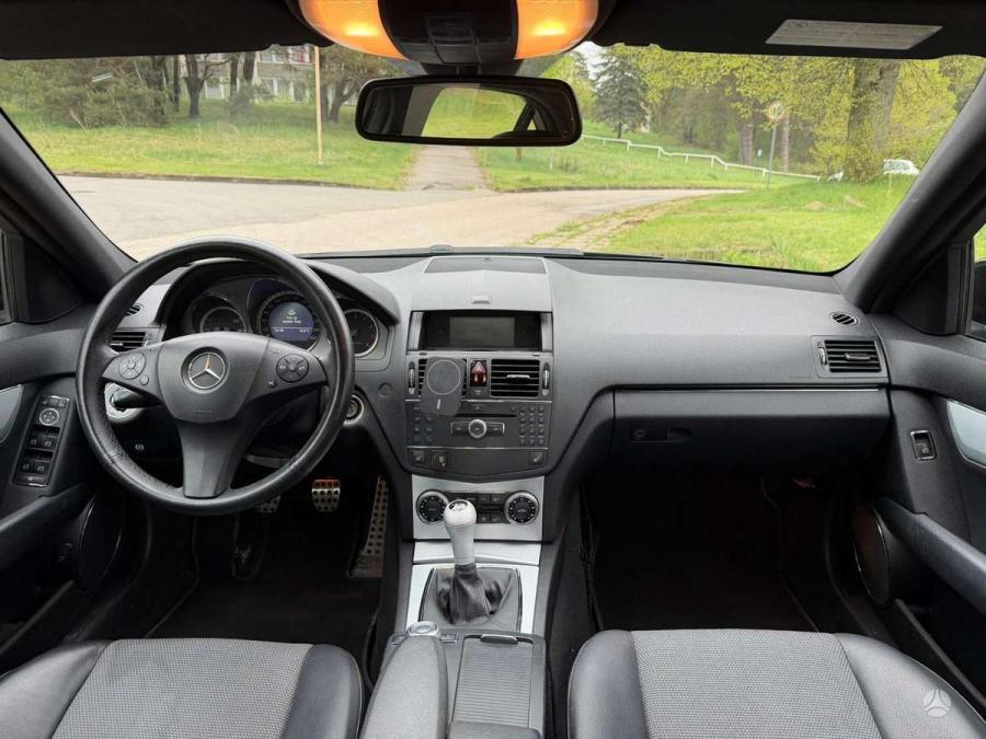 Melns Mercedes-Benz C 200 2008 Šauļi, ar dzinēja tilpumu 1.80 L un nobraukumu 227 tūkst. km par 6400 €, foto 12 vietnē AUTOMOTO.COM.LV