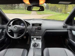Melns Mercedes-Benz C 200 2008 Šauļi, ar dzinēja tilpumu 1.80 L un nobraukumu 227 tūkst. km par 6400 €, foto 12 vietnē AUTOMOTO.COM.LV