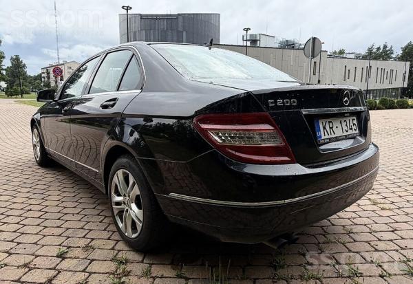 Black Mercedes-Benz C 200 2008 in Riga, with an engine capacity of 2.20 L and mileage of 330 thousand km for 4900 €, photo 5 on AUTOMOTO.COM.LV