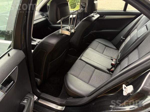Black Mercedes-Benz C 200 2008 in Riga, with an engine capacity of 2.20 L and mileage of 330 thousand km for 4900 €, photo 7 on AUTOMOTO.COM.LV