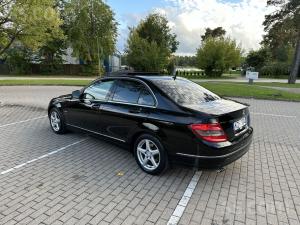 Black Mercedes-Benz C 200 2008 in Riga, with an engine capacity of 2.10 L and mileage of 325 thousand km for 5100 €, photo 4 on AUTOMOTO.COM.LV