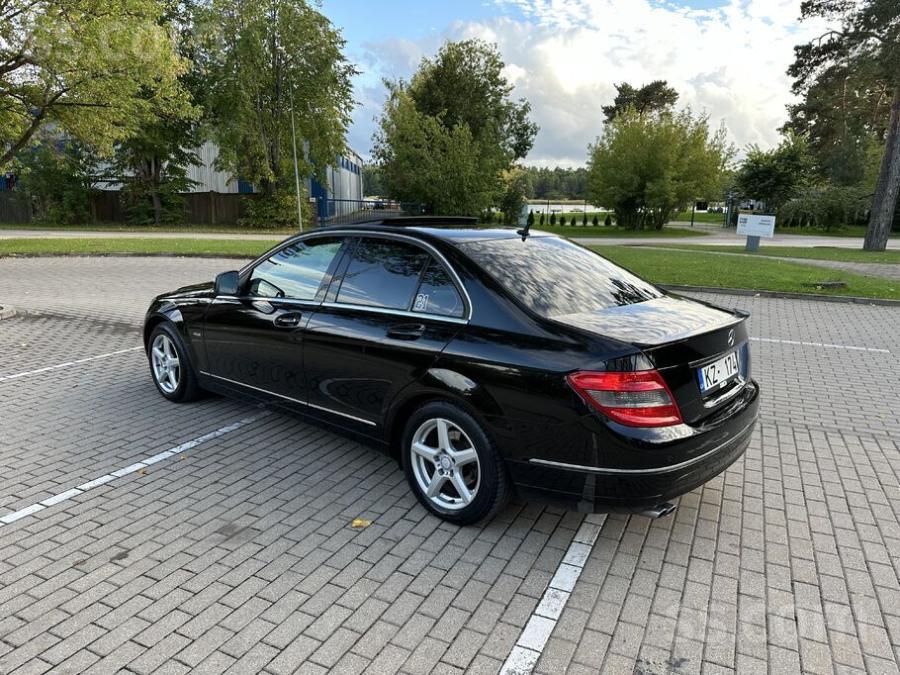 Black Mercedes-Benz C 200 2008 in Riga, with an engine capacity of 2.10 L and mileage of 325 thousand km for 5100 €, photo 4 on AUTOMOTO.COM.LV