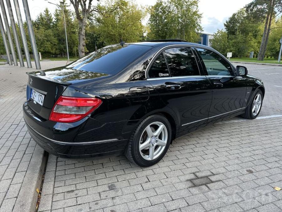Black Mercedes-Benz C 200 2008 in Riga, with an engine capacity of 2.10 L and mileage of 325 thousand km for 5100 €, photo 5 on AUTOMOTO.COM.LV