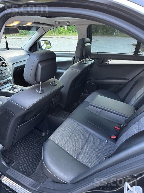 Black Mercedes-Benz C 200 2008 in Riga, with an engine capacity of 2.10 L and mileage of 325 thousand km for 5100 €, photo 9 on AUTOMOTO.COM.LV