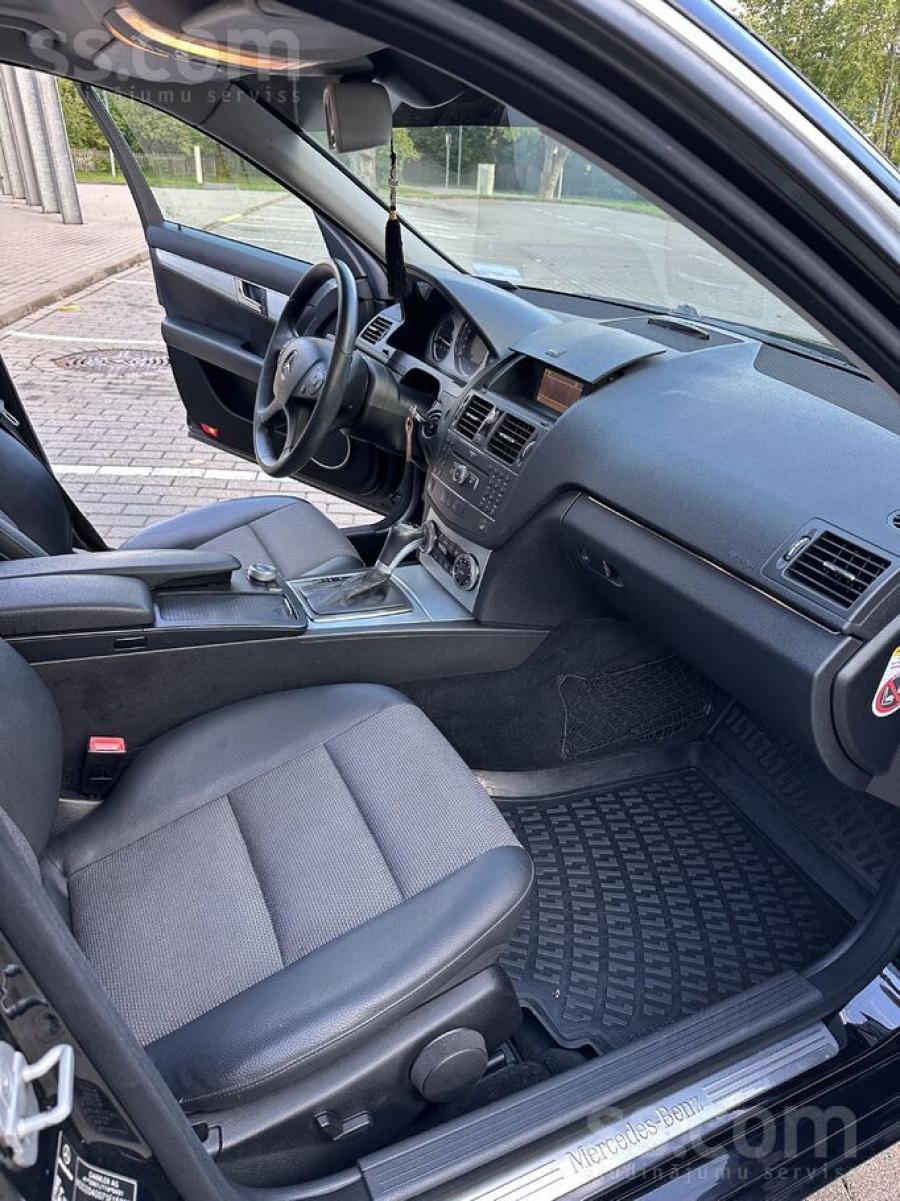 Black Mercedes-Benz C 200 2008 in Riga, with an engine capacity of 2.10 L and mileage of 325 thousand km for 5100 €, photo 10 on AUTOMOTO.COM.LV