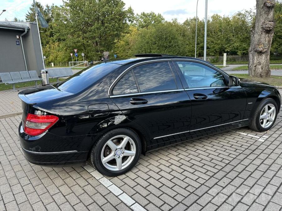 Black Mercedes-Benz C 200 2008 in Riga, with an engine capacity of 2.10 L and mileage of 325 thousand km for 5100 €, photo 15 on AUTOMOTO.COM.LV