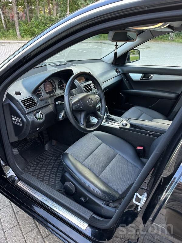 Black Mercedes-Benz C 200 2008 in Riga, with an engine capacity of 2.10 L and mileage of 325 thousand km for 5100 €, photo 8 on AUTOMOTO.COM.LV