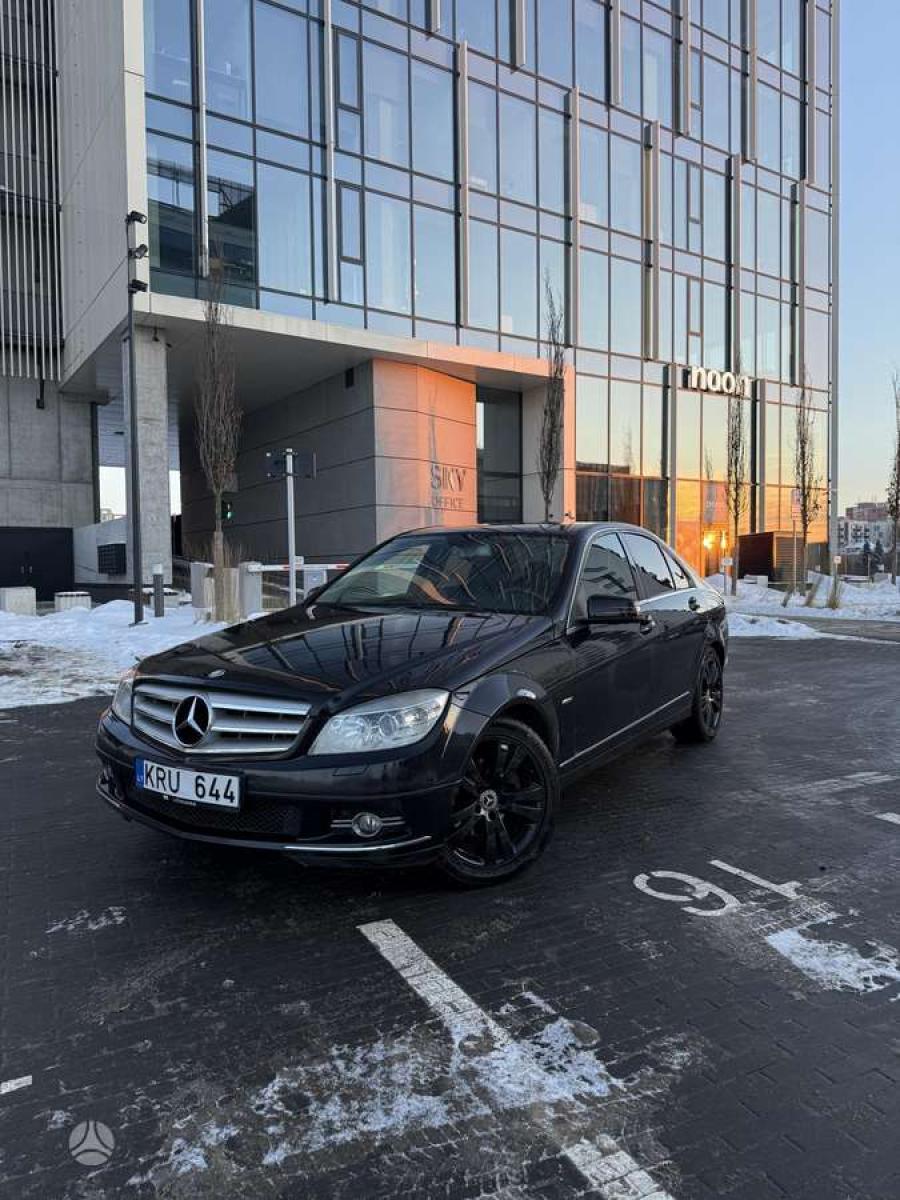 Melns Mercedes-Benz C 200 2009 Viļņa, ar dzinēja tilpumu 2.15 L un nobraukumu 222 tūkst. km par 4000 €, foto 1 vietnē AUTOMOTO.COM.LV