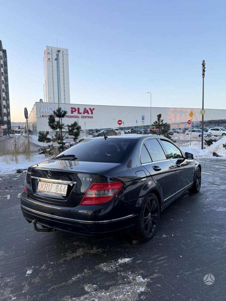 Melns Mercedes-Benz C 200 2009 Viļņa, ar dzinēja tilpumu 2.15 L un nobraukumu 222 tūkst. km par 4000 €, foto 3 vietnē AUTOMOTO.COM.LV