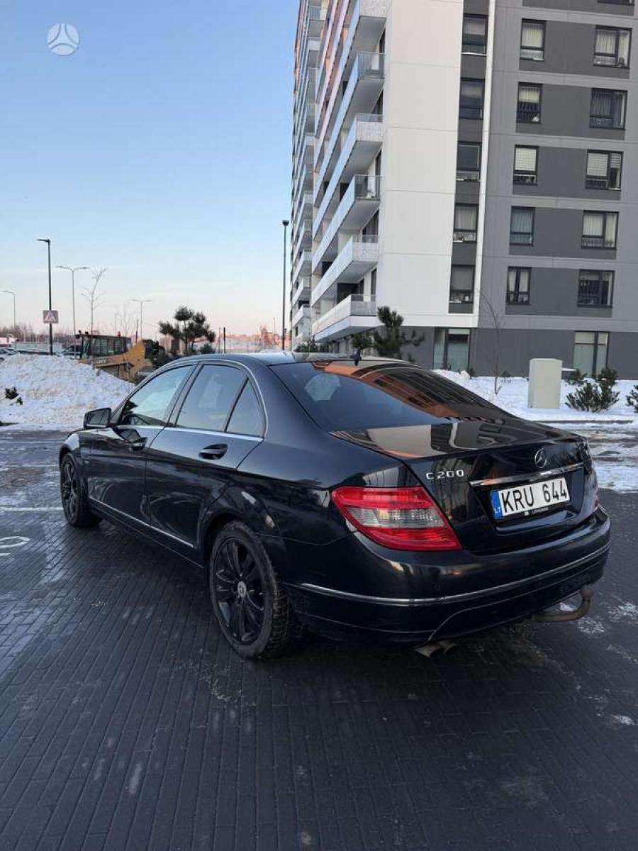 Melns Mercedes-Benz C 200 2009 Viļņa, ar dzinēja tilpumu 2.15 L un nobraukumu 222 tūkst. km par 4000 €, foto 4 vietnē AUTOMOTO.COM.LV