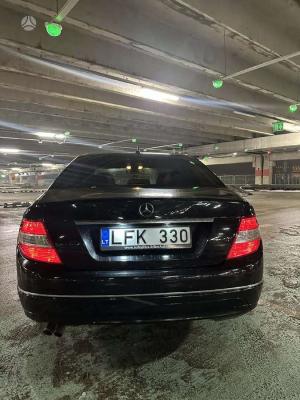 Melns Mercedes-Benz C 200 2009 Kauņa, ar dzinēja tilpumu 2.15 L un nobraukumu 366 tūkst. km par 4999 €, foto  vietnē AUTOMOTO.COM.LV