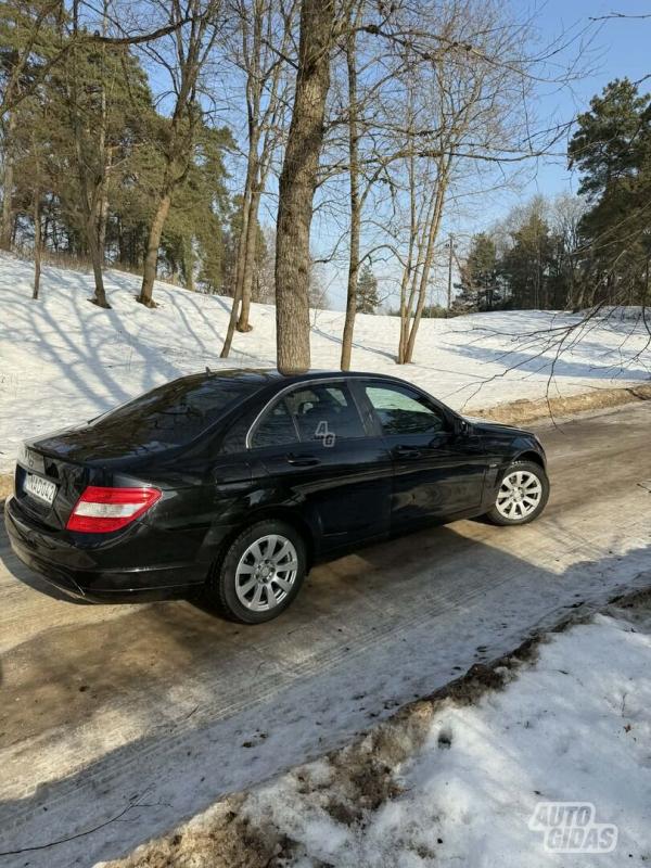 Black Mercedes-Benz C 200 2009 in Vilnius, with an engine capacity of 2.10 L and mileage of 341 thousand km for 4990 €, photo 7 on AUTOMOTO.COM.LV