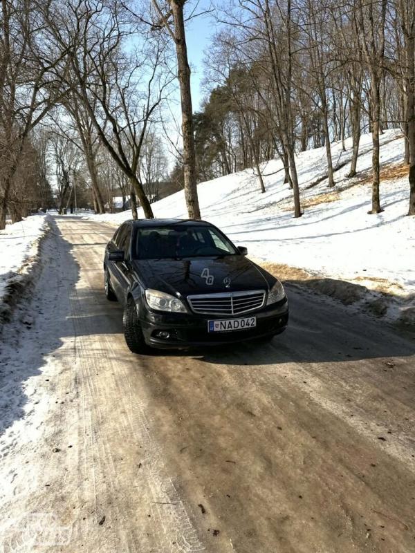 Black Mercedes-Benz C 200 2009 in Vilnius, with an engine capacity of 2.10 L and mileage of 341 thousand km for 4990 €, photo 8 on AUTOMOTO.COM.LV